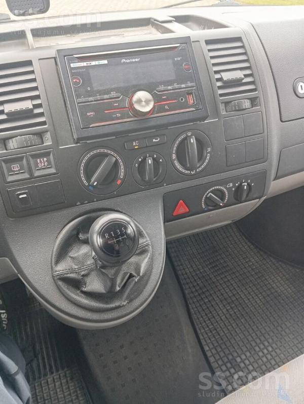 Pelēks Volkswagen Transporter 2008 Valmiera, ar dzinēja tilpumu 2.50 L un nobraukumu 473 tūkst. km par 4700 €, foto 2 vietnē AUTOMOTO.COM.LV