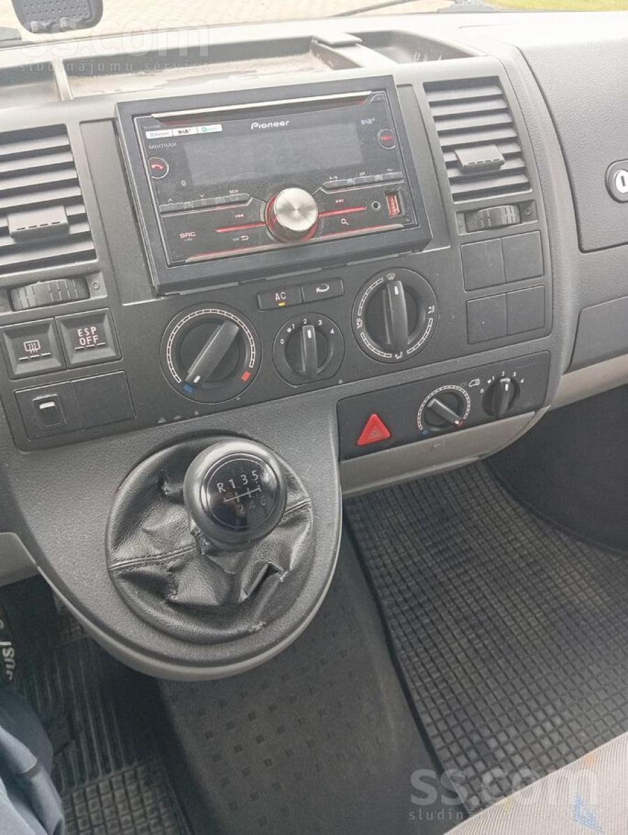 Pelēks Volkswagen Transporter 2008 Valmiera, ar dzinēja tilpumu 2.50 L un nobraukumu 473 tūkst. km par 4700 €, foto 3 vietnē AUTOMOTO.COM.LV