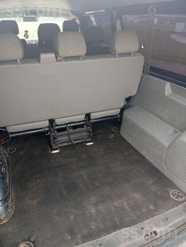 Pelēks Volkswagen Transporter 2008 Valmiera, ar dzinēja tilpumu 2.50 L un nobraukumu 473 tūkst. km par 4700 €, foto 5 vietnē AUTOMOTO.COM.LV