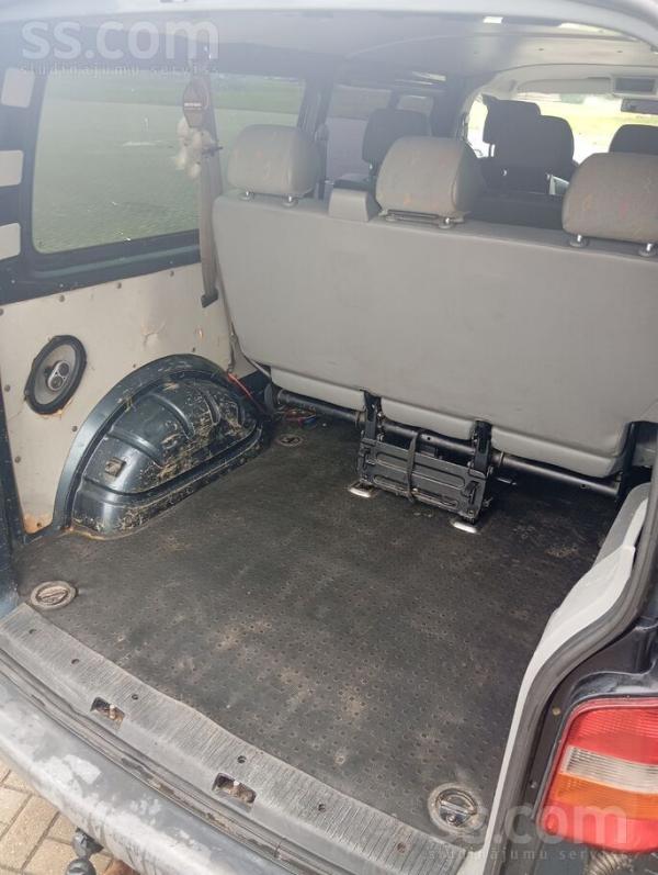 Pelēks Volkswagen Transporter 2008 Valmiera, ar dzinēja tilpumu 2.50 L un nobraukumu 473 tūkst. km par 4700 €, foto 6 vietnē AUTOMOTO.COM.LV