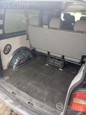 Pelēks Volkswagen Transporter 2008 Valmiera, ar dzinēja tilpumu 2.50 L un nobraukumu 473 tūkst. km par 4700 €, foto 7 vietnē AUTOMOTO.COM.LV