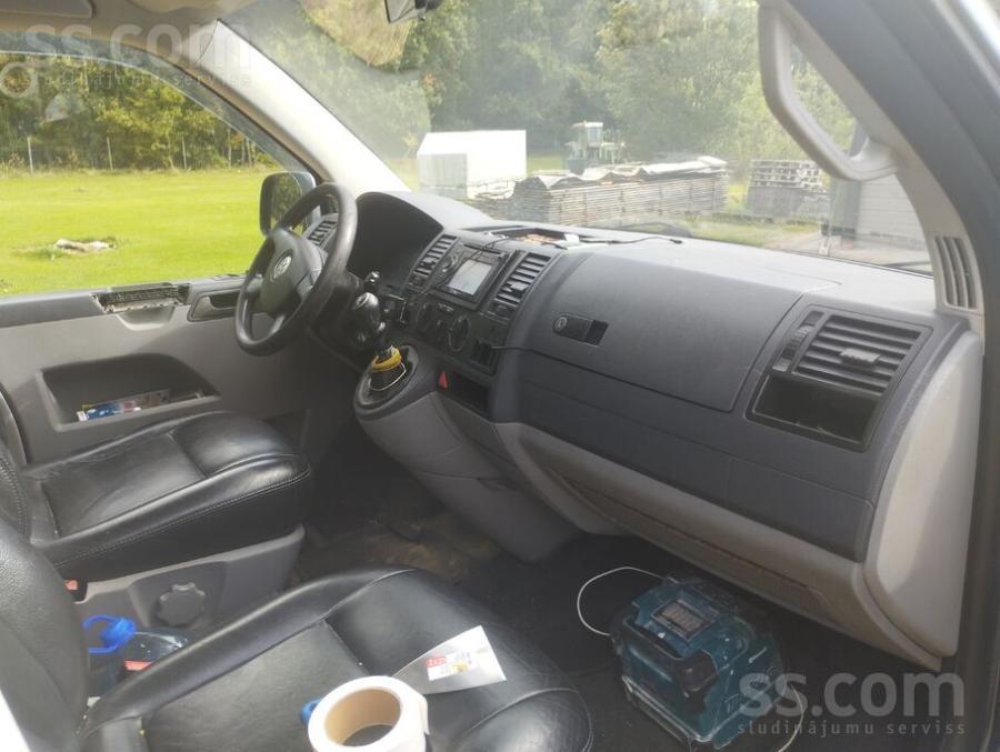 Grey Volkswagen Transporter 2008 in Riga, with an engine capacity of 2.50 L and mileage of 404 thousand km for 2500 €, photo 6 on AUTOMOTO.COM.LV