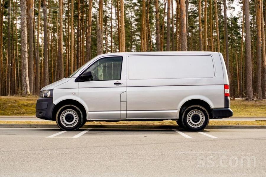 Grey Volkswagen Transporter 2010 in Riga, with an engine capacity of 2.00 L and mileage of 349 thousand km for 5790 €, photo 4 on AUTOMOTO.COM.LV