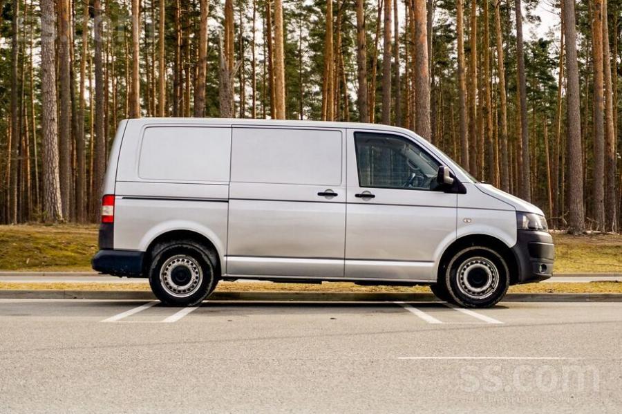Grey Volkswagen Transporter 2010 in Riga, with an engine capacity of 2.00 L and mileage of 349 thousand km for 5790 €, photo 8 on AUTOMOTO.COM.LV
