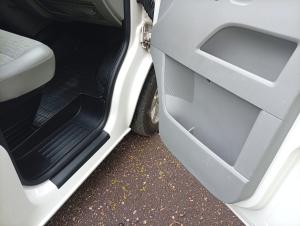 Pelēks Volkswagen Transporter 2010 Viļņa, ar dzinēja tilpumu 2.00 L un nobraukumu 299 tūkst. km par 8499 €, foto 10 vietnē AUTOMOTO.COM.LV