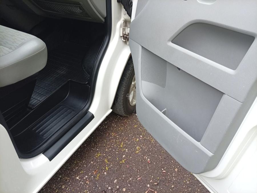 Pelēks Volkswagen Transporter 2010 Viļņa, ar dzinēja tilpumu 2.00 L un nobraukumu 299 tūkst. km par 8499 €, foto 10 vietnē AUTOMOTO.COM.LV