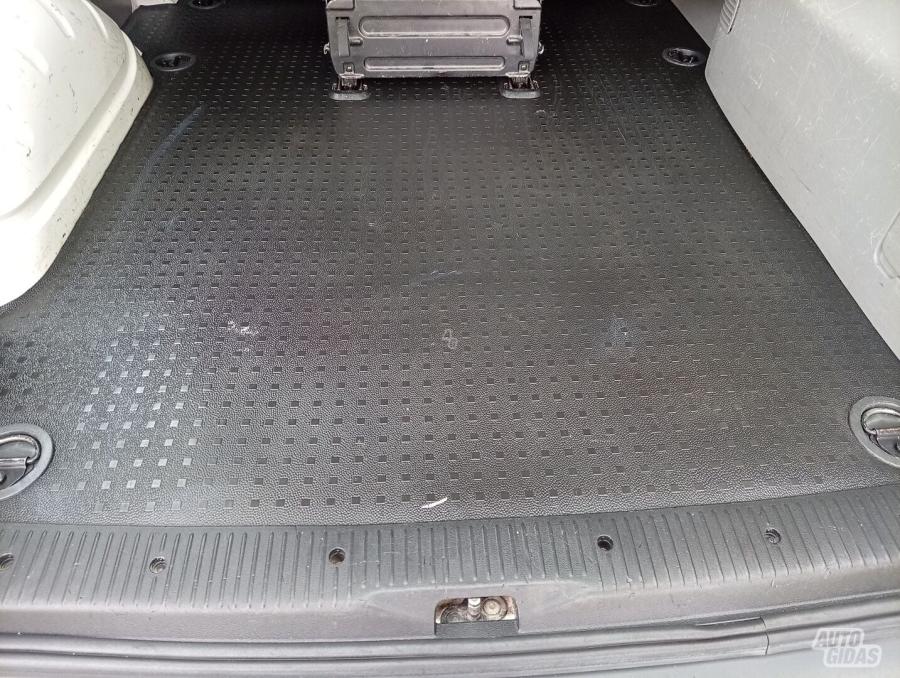 Pelēks Volkswagen Transporter 2010 Viļņa, ar dzinēja tilpumu 2.00 L un nobraukumu 299 tūkst. km par 8499 €, foto 16 vietnē AUTOMOTO.COM.LV