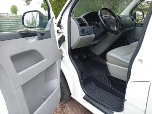 Grey Volkswagen Transporter 2010 in Vilnius, with an engine capacity of 2.00 L and mileage of 299 thousand km for 9300 €, photo 7 on AUTOMOTO.COM.LV