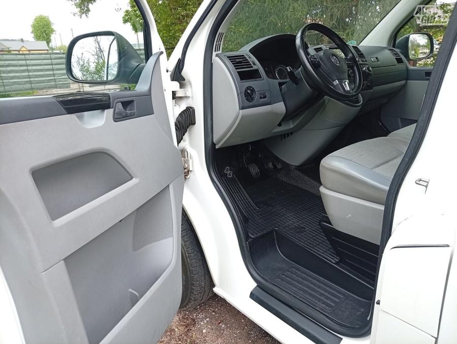Grey Volkswagen Transporter 2010 in Vilnius, with an engine capacity of 2.00 L and mileage of 299 thousand km for 9300 €, photo 7 on AUTOMOTO.COM.LV
