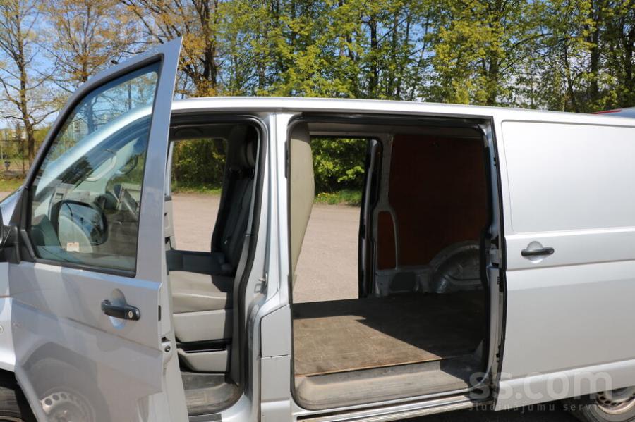 Pelēks Volkswagen Transporter 2012 Rīga, ar dzinēja tilpumu 2.00 L un nobraukumu 290 tūkst. km par 6995 €, foto 8 vietnē AUTOMOTO.COM.LV