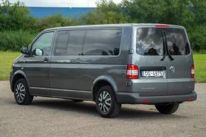 Pelēks Volkswagen Transporter 2012 Liepāja, ar dzinēja tilpumu 2.00 L un nobraukumu 120 tūkst. km par 13500 €, foto 3 vietnē AUTOMOTO.COM.LV