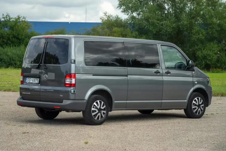 Pelēks Volkswagen Transporter 2012 Liepāja, ar dzinēja tilpumu 2.00 L un nobraukumu 120 tūkst. km par 13500 €, foto 5 vietnē AUTOMOTO.COM.LV