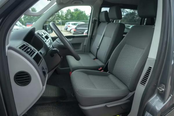 Pelēks Volkswagen Transporter 2012 Liepāja, ar dzinēja tilpumu 2.00 L un nobraukumu 120 tūkst. km par 13500 €, foto 8 vietnē AUTOMOTO.COM.LV