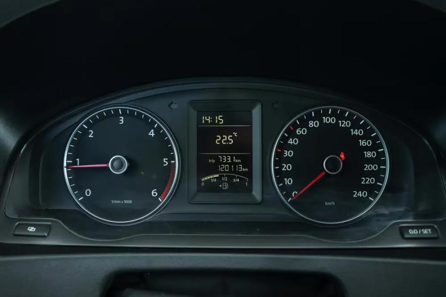Pelēks Volkswagen Transporter 2012 Liepāja, ar dzinēja tilpumu 2.00 L un nobraukumu 120 tūkst. km par 13500 €, foto 14 vietnē AUTOMOTO.COM.LV