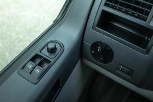 Pelēks Volkswagen Transporter 2012 Liepāja, ar dzinēja tilpumu 2.00 L un nobraukumu 120 tūkst. km par 13500 €, foto 16 vietnē AUTOMOTO.COM.LV