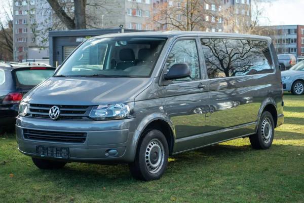 Pelēks Volkswagen Transporter 2012 Liepāja, ar dzinēja tilpumu 2.00 L un nobraukumu 183 tūkst. km par 12500 €, foto 1 vietnē AUTOMOTO.COM.LV