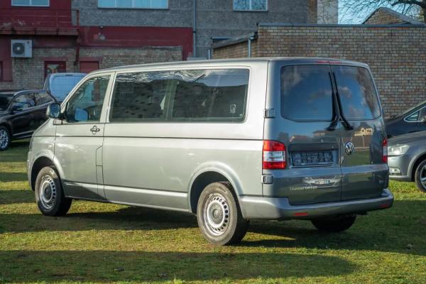 Pelēks Volkswagen Transporter 2012 Liepāja, ar dzinēja tilpumu 2.00 L un nobraukumu 183 tūkst. km par 12500 €, foto 2 vietnē AUTOMOTO.COM.LV