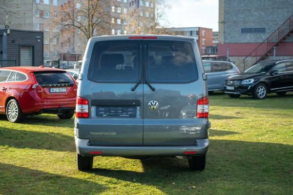 Pelēks Volkswagen Transporter 2012 Liepāja, ar dzinēja tilpumu 2.00 L un nobraukumu 183 tūkst. km par 12500 €, foto 3 vietnē AUTOMOTO.COM.LV