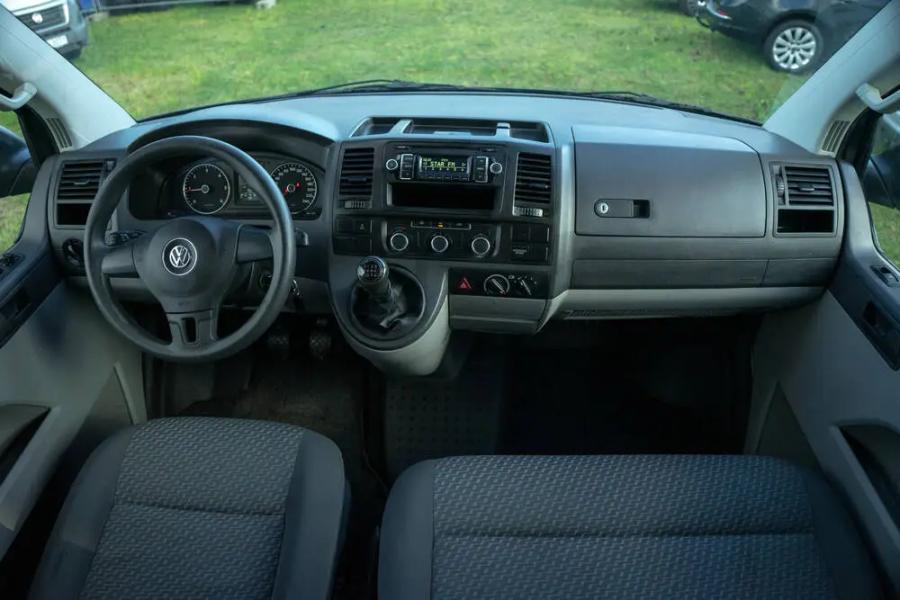 Pelēks Volkswagen Transporter 2012 Liepāja, ar dzinēja tilpumu 2.00 L un nobraukumu 183 tūkst. km par 12500 €, foto 8 vietnē AUTOMOTO.COM.LV