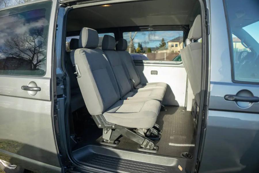 Pelēks Volkswagen Transporter 2012 Liepāja, ar dzinēja tilpumu 2.00 L un nobraukumu 183 tūkst. km par 12500 €, foto 11 vietnē AUTOMOTO.COM.LV