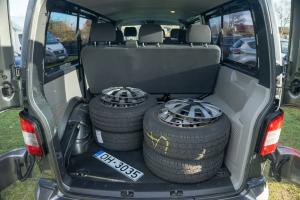 Pelēks Volkswagen Transporter 2012 Liepāja, ar dzinēja tilpumu 2.00 L un nobraukumu 183 tūkst. km par 12500 €, foto 13 vietnē AUTOMOTO.COM.LV