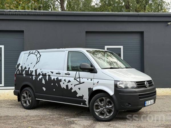 Pelēks Volkswagen Transporter 2015 Tallina, ar dzinēja tilpumu 2.00 L un nobraukumu 289 tūkst. km par 7850 €, foto 3 vietnē AUTOMOTO.COM.LV