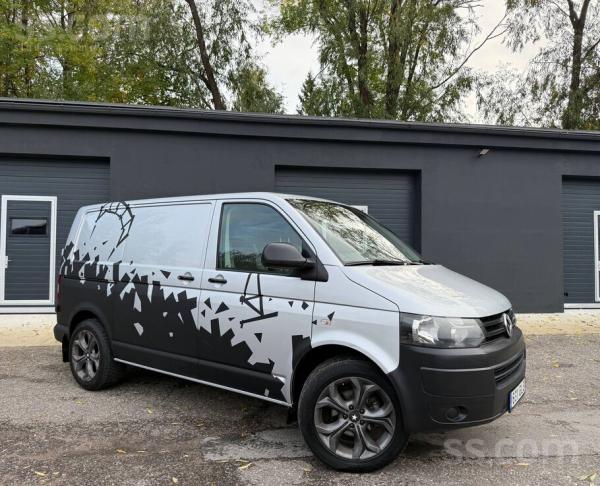 Pelēks Volkswagen Transporter 2015 Tallina, ar dzinēja tilpumu 2.00 L un nobraukumu 289 tūkst. km par 7850 €, foto 4 vietnē AUTOMOTO.COM.LV
