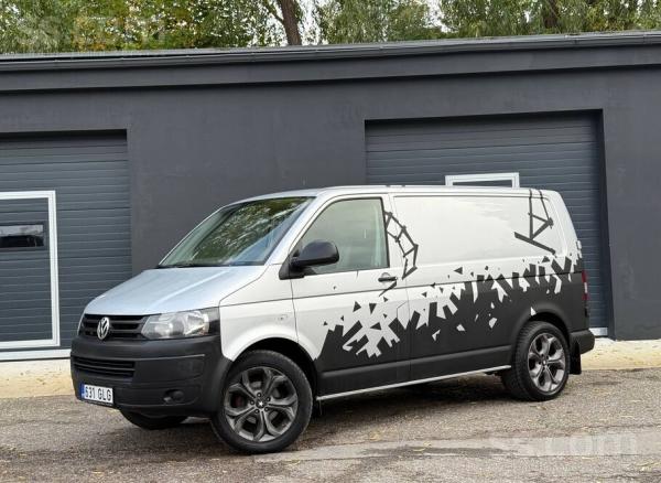 Pelēks Volkswagen Transporter 2015 Tallina, ar dzinēja tilpumu 2.00 L un nobraukumu 289 tūkst. km par 7850 €, foto 6 vietnē AUTOMOTO.COM.LV