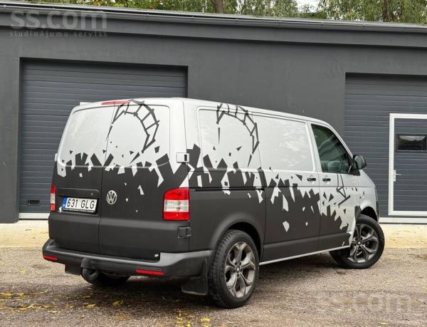 Pelēks Volkswagen Transporter 2015 Tallina, ar dzinēja tilpumu 2.00 L un nobraukumu 289 tūkst. km par 7850 €, foto 10 vietnē AUTOMOTO.COM.LV