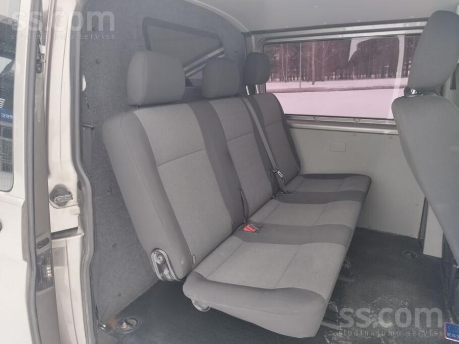 Pelēks Volkswagen Transporter 2016 Valmiera, ar dzinēja tilpumu 2.00 L un nobraukumu 283 tūkst. km par 18000 €, foto 7 vietnē AUTOMOTO.COM.LV
