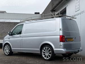Pelēks Volkswagen Transporter 2016 Cēsis, ar dzinēja tilpumu 2.00 L un nobraukumu 233 tūkst. km par 13100 €, foto 4 vietnē AUTOMOTO.COM.LV
