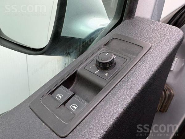 Grey Volkswagen Transporter 2016 in Cesis, with an engine capacity of 2.00 L and mileage of 233 thousand km for 13100 €, photo 8 on AUTOMOTO.COM.LV