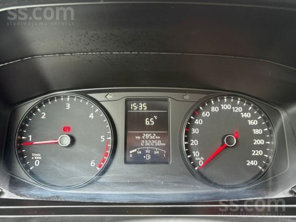 Grey Volkswagen Transporter 2016 in Cesis, with an engine capacity of 2.00 L and mileage of 233 thousand km for 13100 €, photo 9 on AUTOMOTO.COM.LV