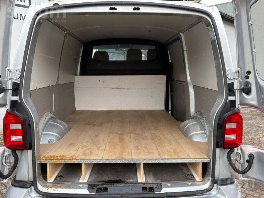 Pelēks Volkswagen Transporter 2016 Cēsis, ar dzinēja tilpumu 2.00 L un nobraukumu 233 tūkst. km par 13100 €, foto 12 vietnē AUTOMOTO.COM.LV