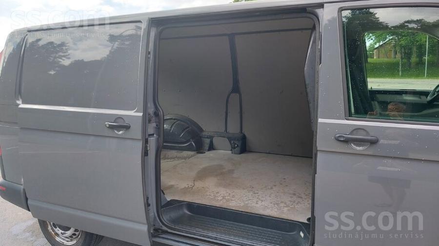Pelēks Volkswagen Transporter 2016 Alūksne, ar dzinēja tilpumu 2.00 L un nobraukumu 0 tūkst. km par 10900 €, foto 21 vietnē AUTOMOTO.COM.LV