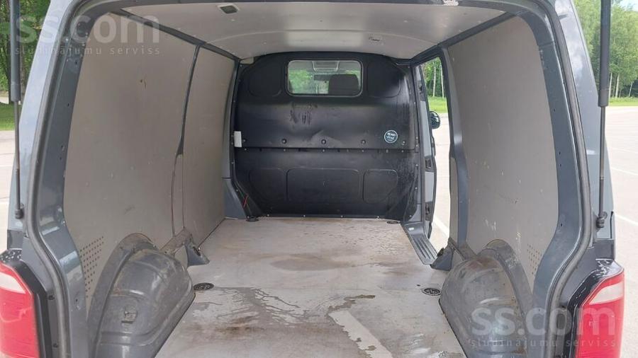 Pelēks Volkswagen Transporter 2016 Alūksne, ar dzinēja tilpumu 2.00 L un nobraukumu 0 tūkst. km par 10900 €, foto 23 vietnē AUTOMOTO.COM.LV