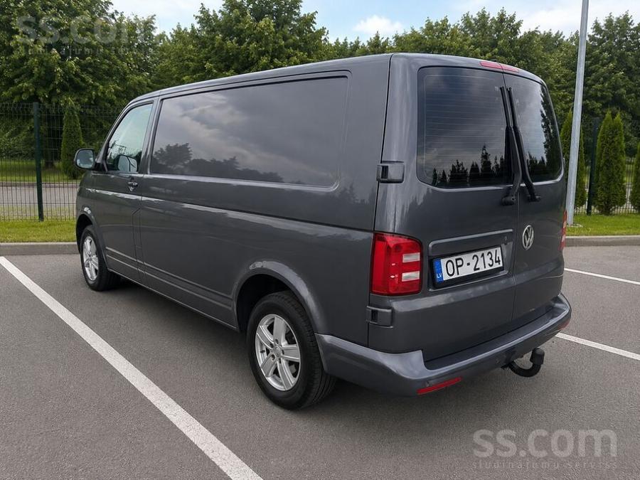 Pelēks Volkswagen Transporter 2017 Jelgava, ar dzinēja tilpumu 2.00 L un nobraukumu 256 tūkst. km par 13950 €, foto 4 vietnē AUTOMOTO.COM.LV