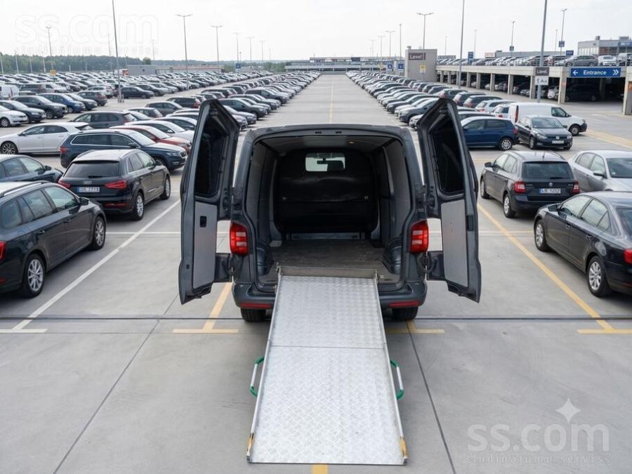 Pelēks Volkswagen Transporter 2017 Jelgava, ar dzinēja tilpumu 2.00 L un nobraukumu 256 tūkst. km par 13950 €, foto 6 vietnē AUTOMOTO.COM.LV