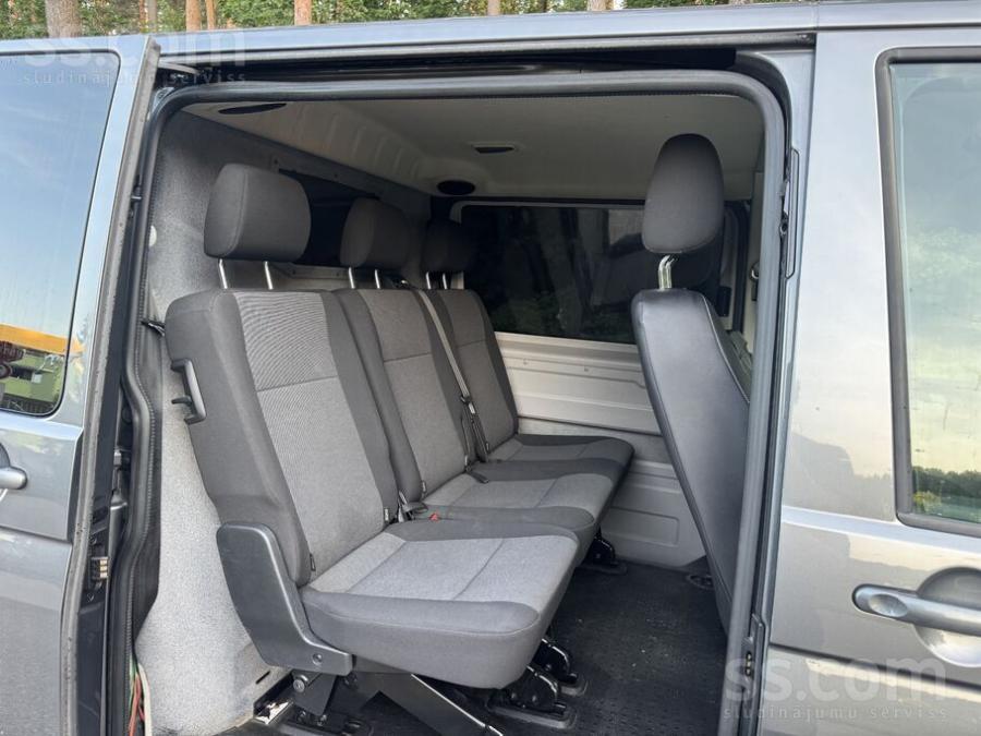 Grey Volkswagen Transporter 2017 in Riga, with an engine capacity of 2.00 L and mileage of 319 thousand km for 14500 €, photo 6 on AUTOMOTO.COM.LV