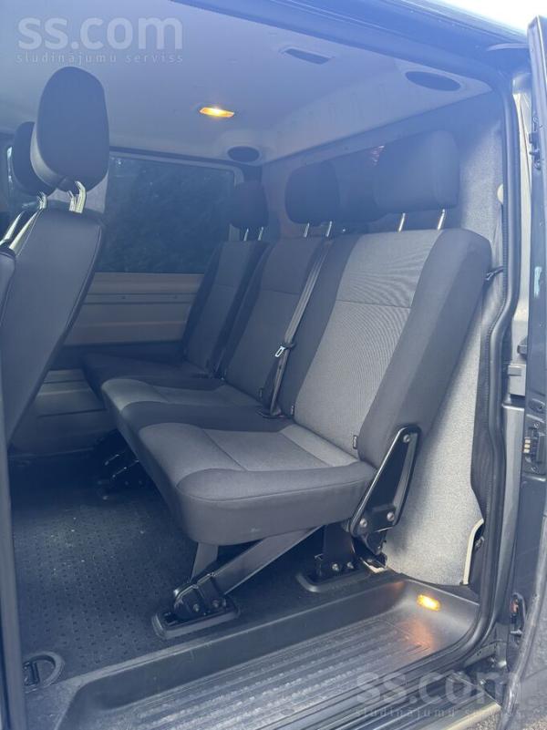 Grey Volkswagen Transporter 2017 in Riga, with an engine capacity of 2.00 L and mileage of 319 thousand km for 14500 €, photo 9 on AUTOMOTO.COM.LV