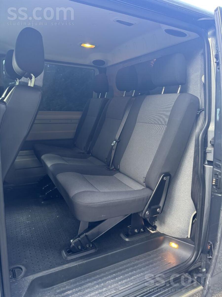 Grey Volkswagen Transporter 2017 in Riga, with an engine capacity of 2.00 L and mileage of 319 thousand km for 14500 €, photo 10 on AUTOMOTO.COM.LV