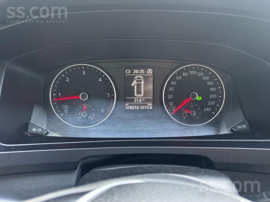 Grey Volkswagen Transporter 2017 in Riga, with an engine capacity of 2.00 L and mileage of 319 thousand km for 14500 €, photo 14 on AUTOMOTO.COM.LV