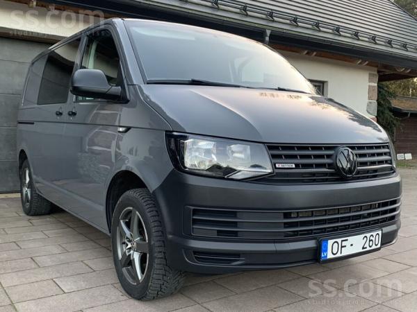 Grey Volkswagen Transporter 2018 in Liepaja, with an engine capacity of 2.00 L and mileage of 137 thousand km for 21950 €, photo 3 on AUTOMOTO.COM.LV