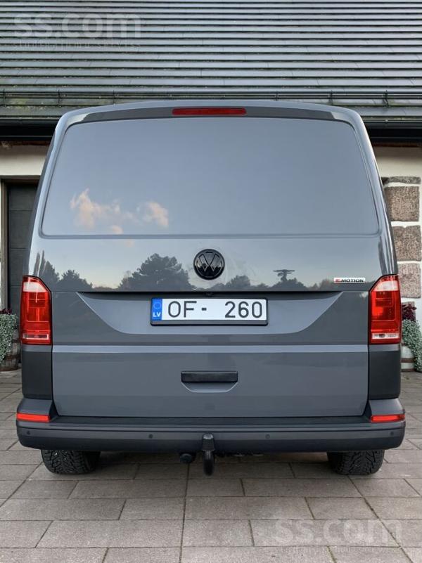 Grey Volkswagen Transporter 2018 in Liepaja, with an engine capacity of 2.00 L and mileage of 137 thousand km for 21950 €, photo 7 on AUTOMOTO.COM.LV