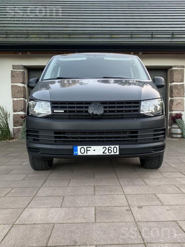 Grey Volkswagen Transporter 2018 in Liepaja, with an engine capacity of 2.00 L and mileage of 137 thousand km for 21950 €, photo 9 on AUTOMOTO.COM.LV