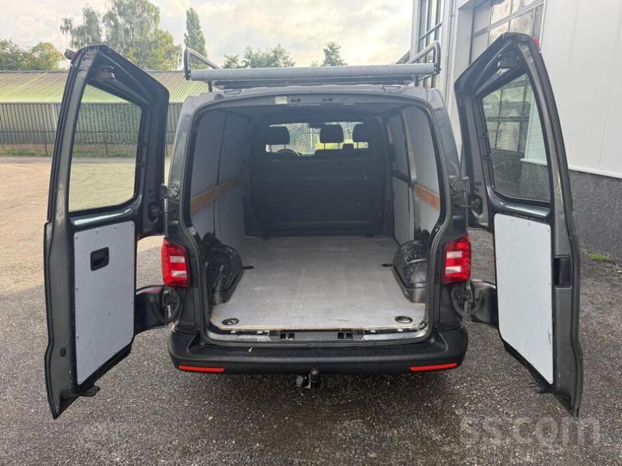 Pelēks Volkswagen Transporter 2019 Rīga, ar dzinēja tilpumu 2.00 L un nobraukumu 102 tūkst. km par 16500 €, foto 10 vietnē AUTOMOTO.COM.LV