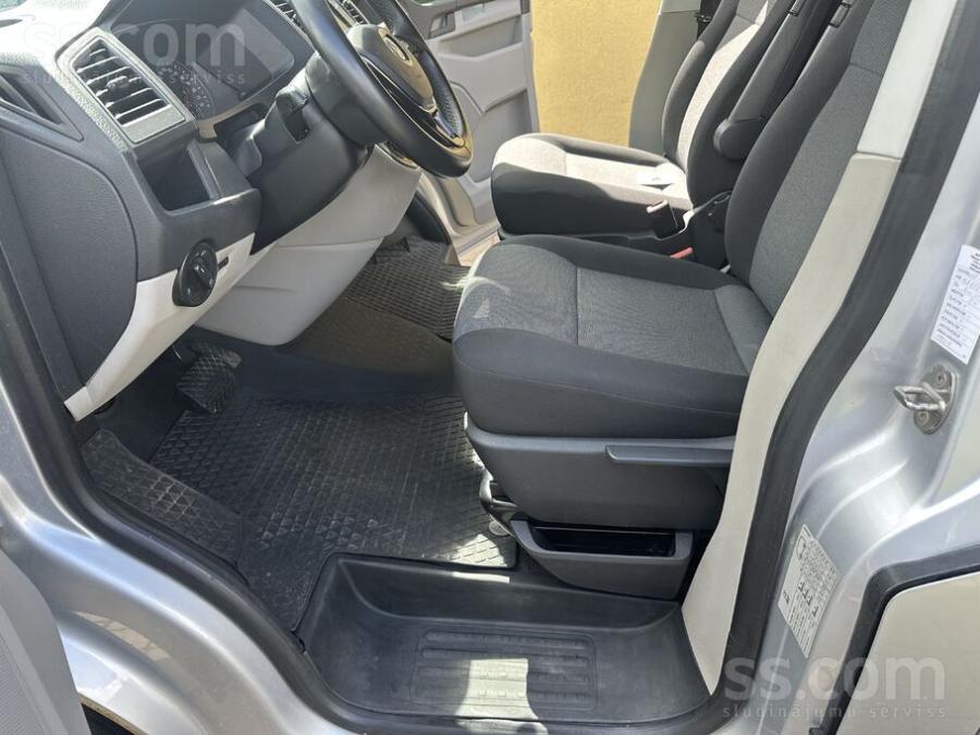 Pelēks Volkswagen Transporter 2019 Tallina, ar dzinēja tilpumu 2.00 L un nobraukumu 176 tūkst. km par 19500 €, foto 8 vietnē AUTOMOTO.COM.LV
