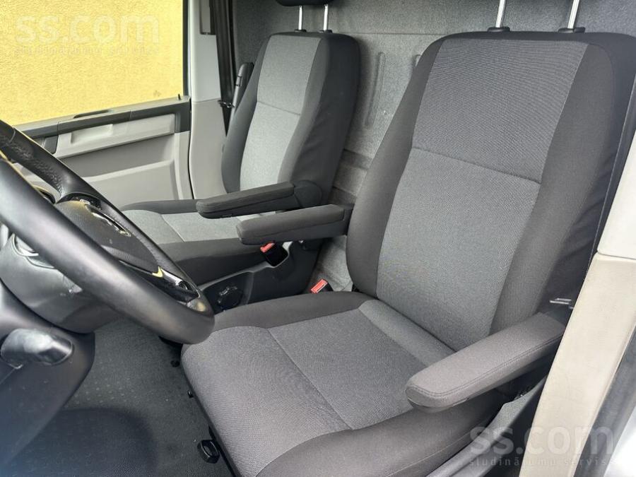 Pelēks Volkswagen Transporter 2019 Tallina, ar dzinēja tilpumu 2.00 L un nobraukumu 176 tūkst. km par 19500 €, foto 10 vietnē AUTOMOTO.COM.LV