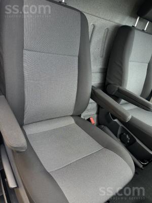 Pelēks Volkswagen Transporter 2019 Tallina, ar dzinēja tilpumu 2.00 L un nobraukumu 176 tūkst. km par 19500 €, foto 12 vietnē AUTOMOTO.COM.LV