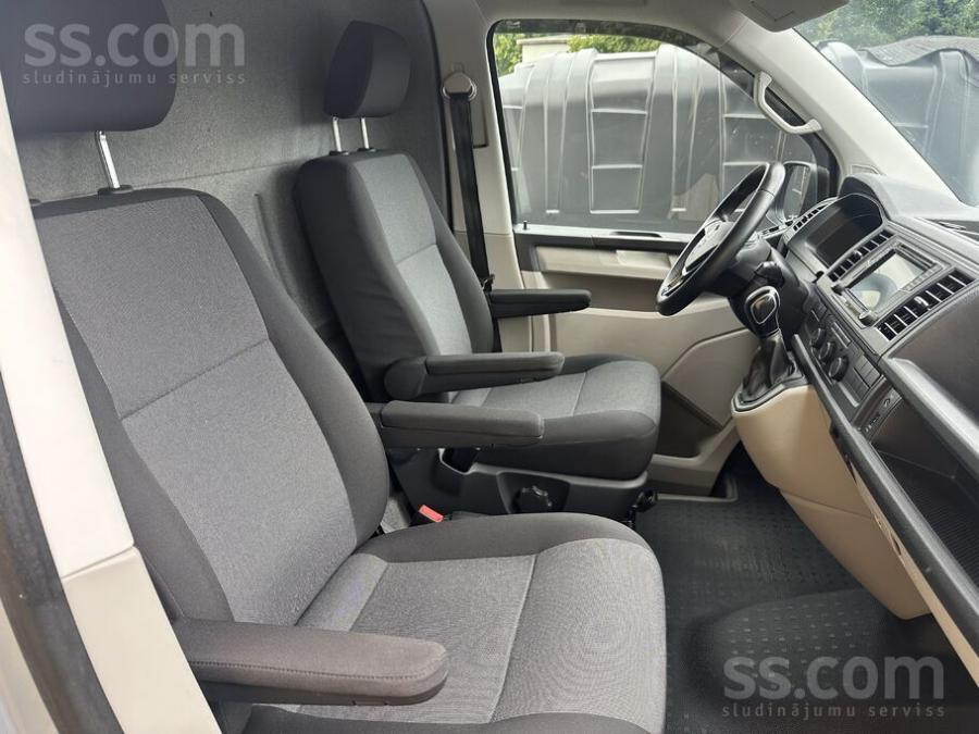 Pelēks Volkswagen Transporter 2019 Tallina, ar dzinēja tilpumu 2.00 L un nobraukumu 176 tūkst. km par 19500 €, foto 13 vietnē AUTOMOTO.COM.LV